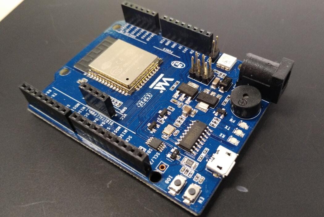 Banana Pi Bpi Esp32 Board Follows Arduino Uno Form Factor Works With Webduino And Arduino Ide